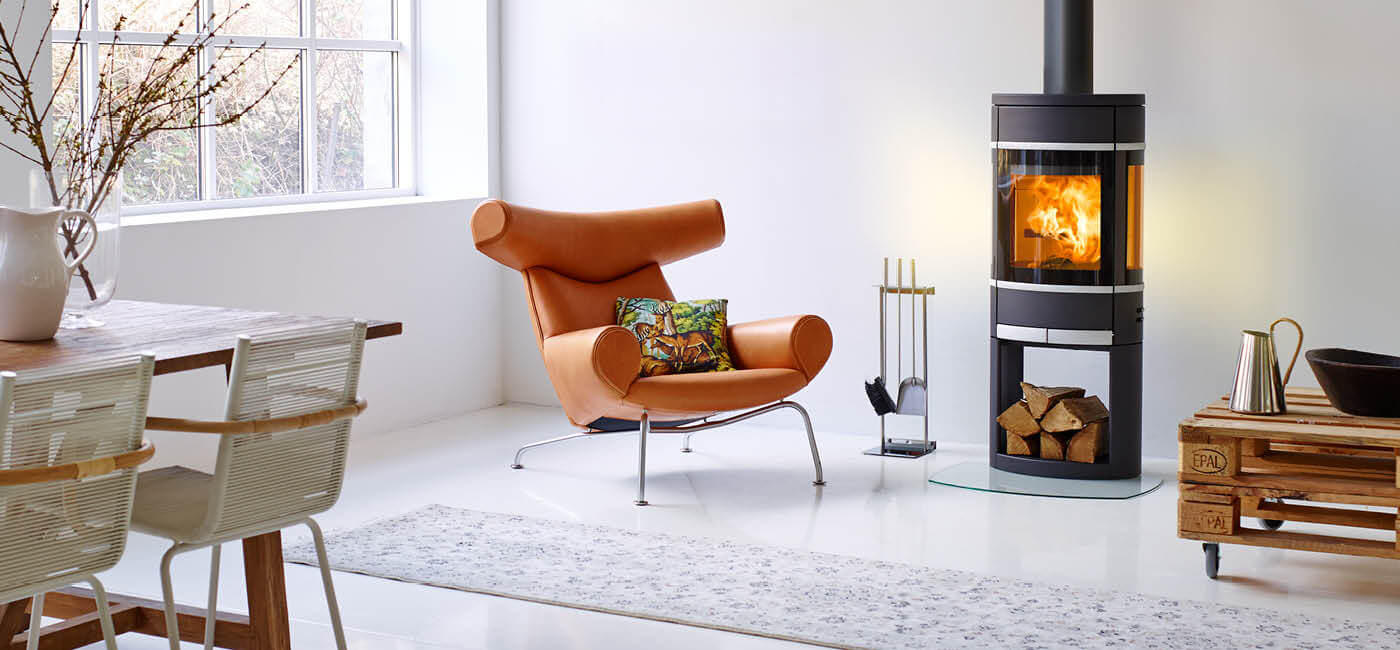 Gut proportionierter Holzofen in Ellipsenform – Scan 68 | Scan